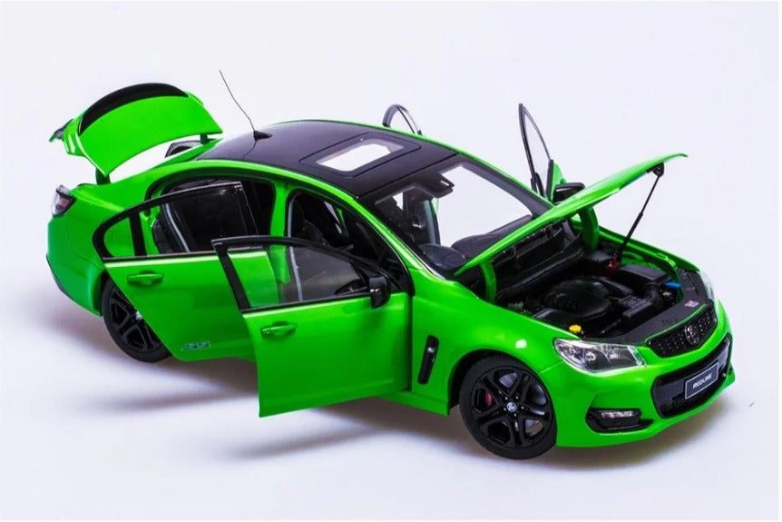 1:18 Holden VF Commodore SSV Redline II - Spitfire Green - Biante ...